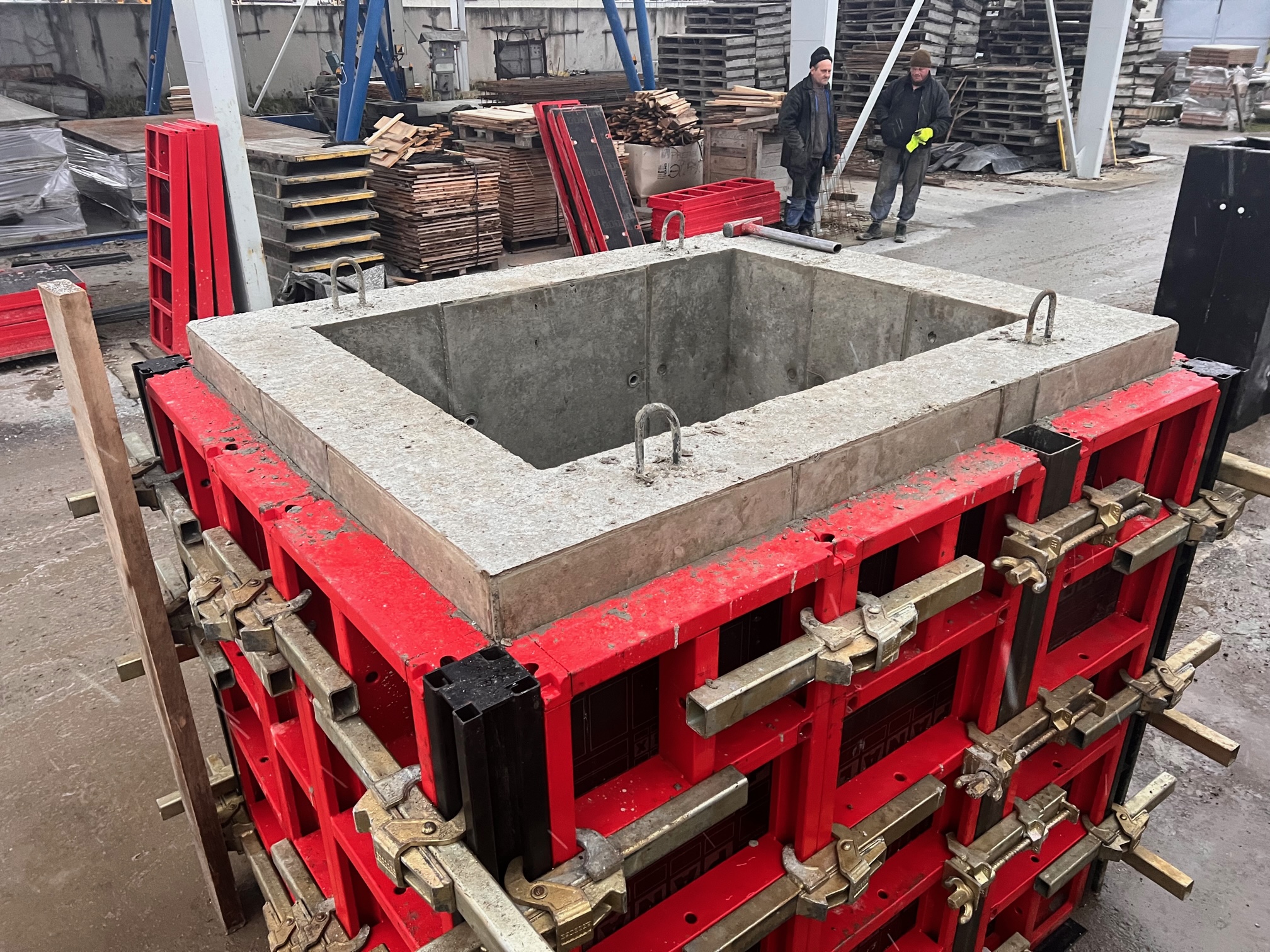 Vodomerná šachta 1400x1200x1800 bez dna /hr.steny 200 mm / - Prefabetón ...